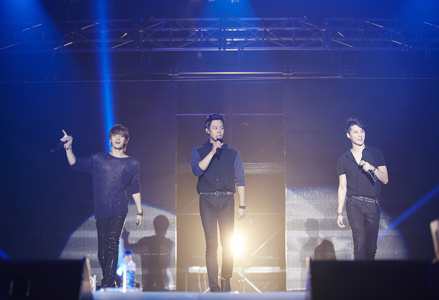 JYJ, 5000평 규모서 팬 박람회…뮤직비디오 의상 600점 전시 - 이투데이