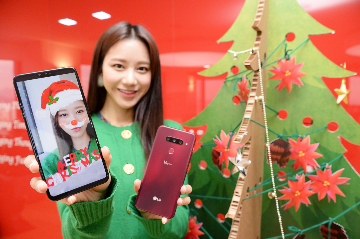 LG전자, LG V40 씽큐 ‘크리스마스 AR 스티커팩’ 공개 - 이투데이