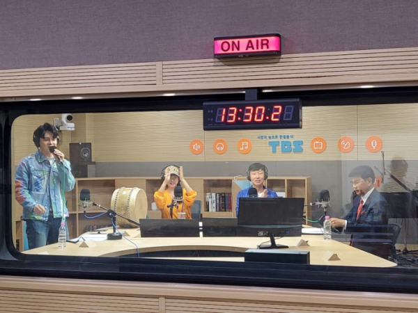 신인선-설운도, '사랑이 이런 건가요' 최초 듀엣…TBS FM ‘배칠수 박희진의 9595쇼’-비즈엔터