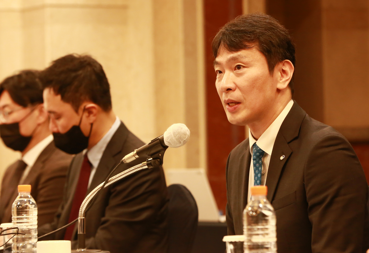 이복현 금감원장 “‘기관’ 범위 넓히자는 사모펀드 의견에 공감…금융위와 상의하겠다” - 이투데이