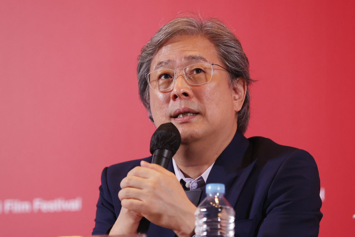 제30회 BIFF 시작 알린 '어쩔수가없다'⋯"시간이 흘러도 자기 얘기로 받아들일 수 있는 영화" - 이투데이