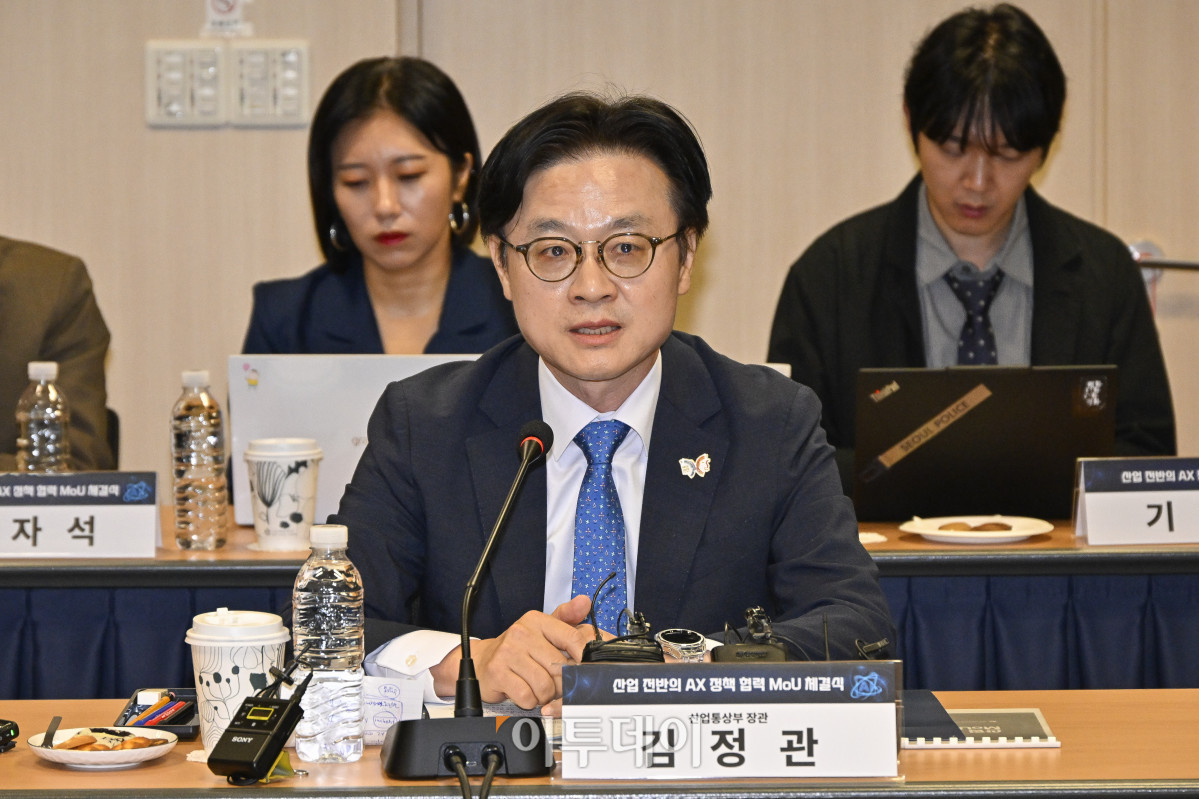 배경훈 부총리, 산업 전반의 AX 정책 협력 MoU 체결식 [포토] - 이투데이